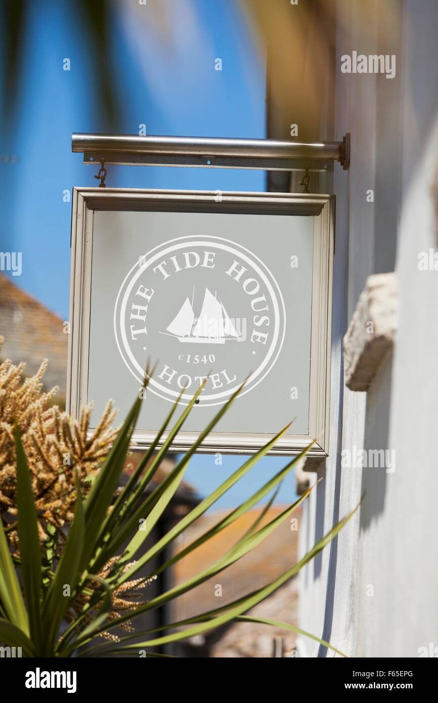 Tide sign hi-res stock photography and images - Alamy