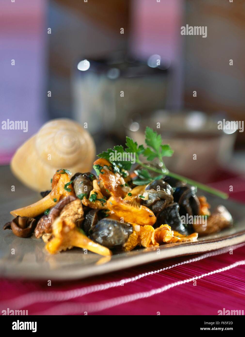 Pan-fried snails and chanterelles Stock Photo - Alamy