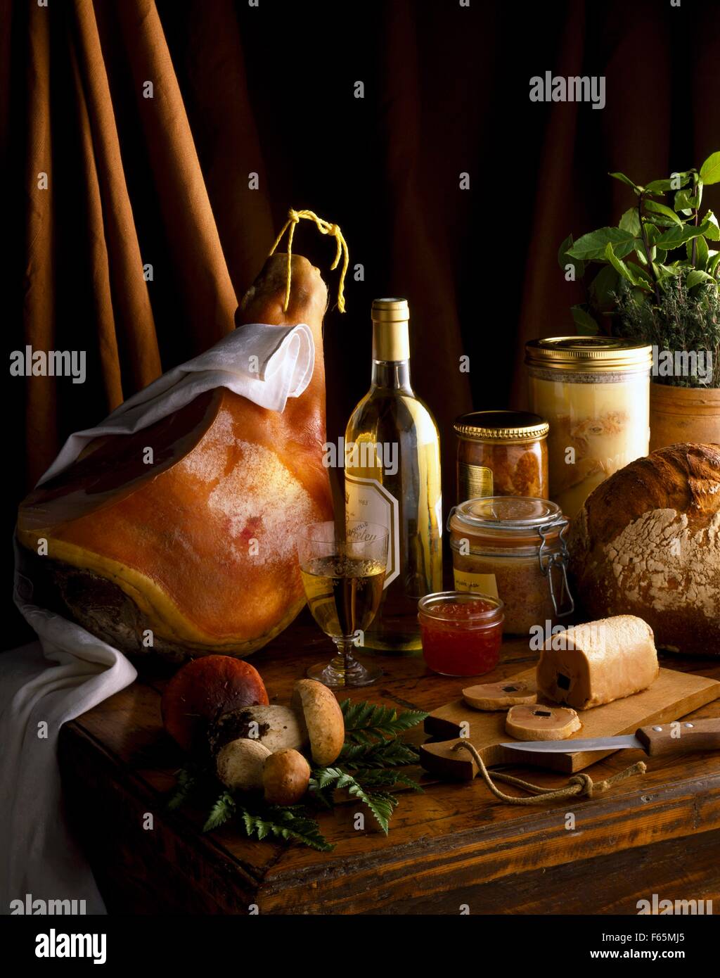 Produce deluxe hi-res stock photography and images - Alamy