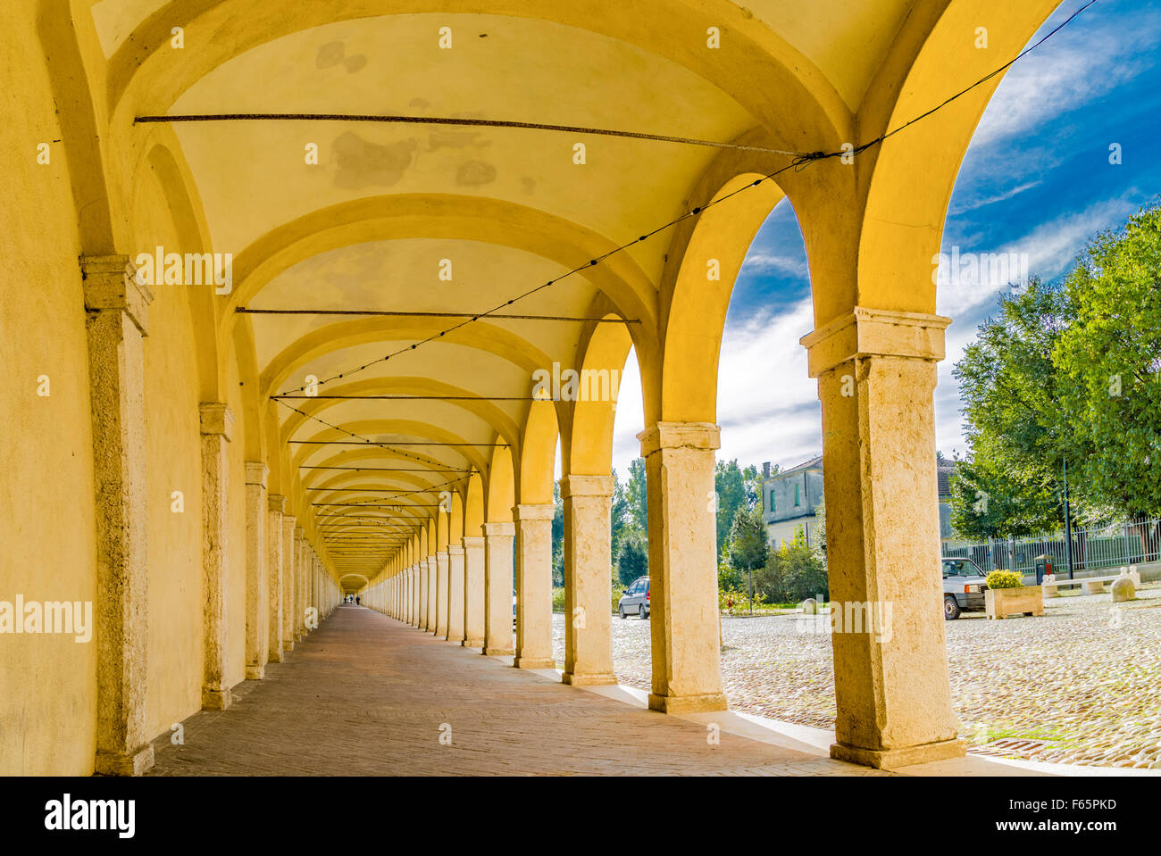 perspective effect of the arches of an ancient portico in Italy Stock ...