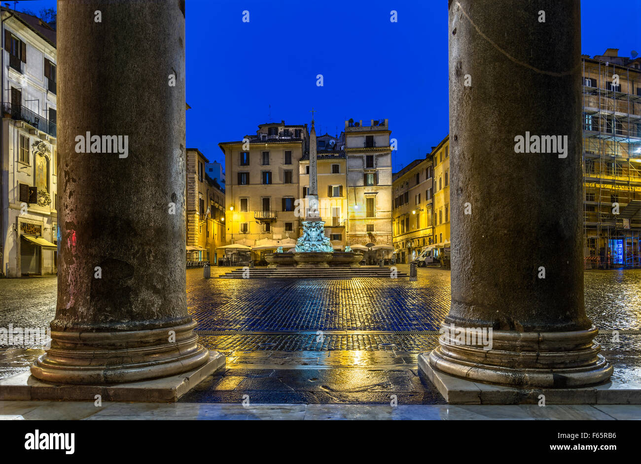 Roman dwarf hi-res stock photography and images - Alamy