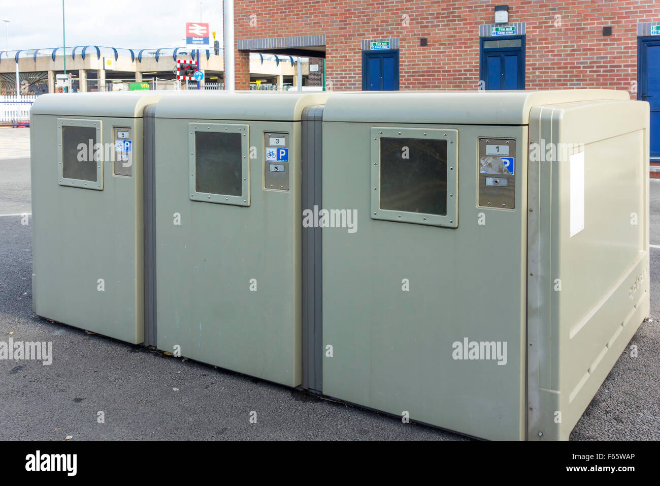 Branch line railway station hi-res stock photography and images - Alamy