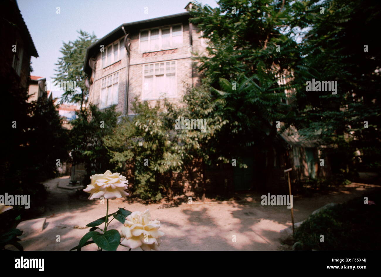 AJAXNETPHOTO - FRANCE. - ARTISTS STUDIOS - LA RUCHE - THE BEE - HIVE ...