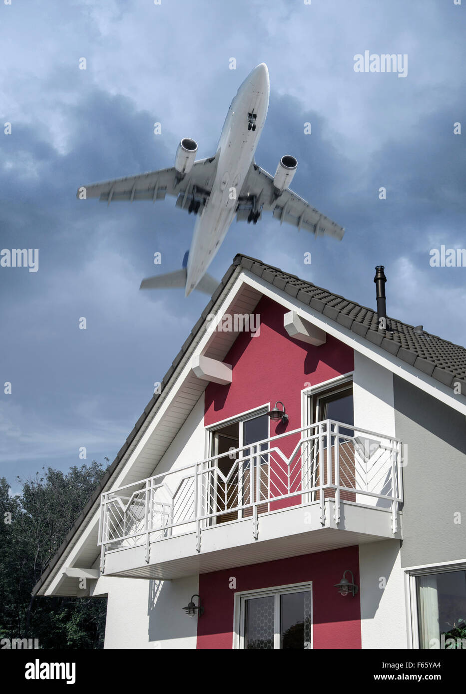 Menacing house hi-res stock photography and images - Alamy