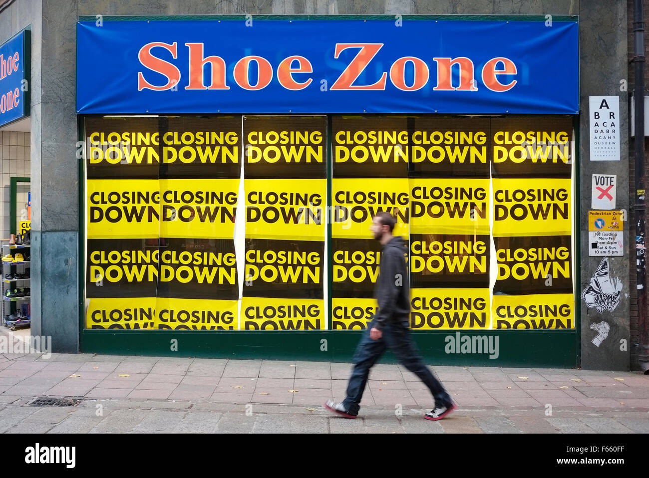 Store closing down posters hi-res stock photography and images - Alamy
