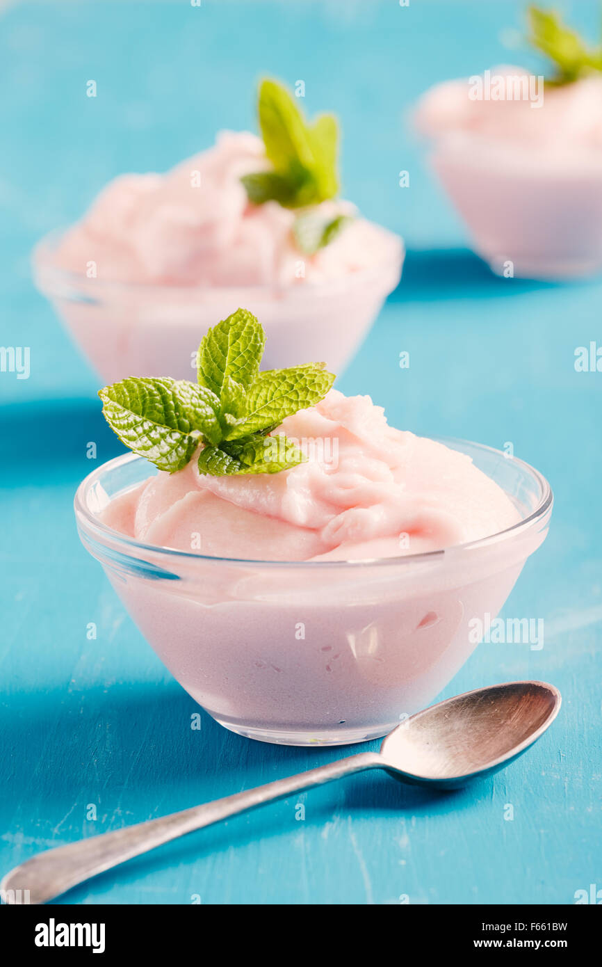 Strawberry Ice cream in a cup Stock Photo - Alamy