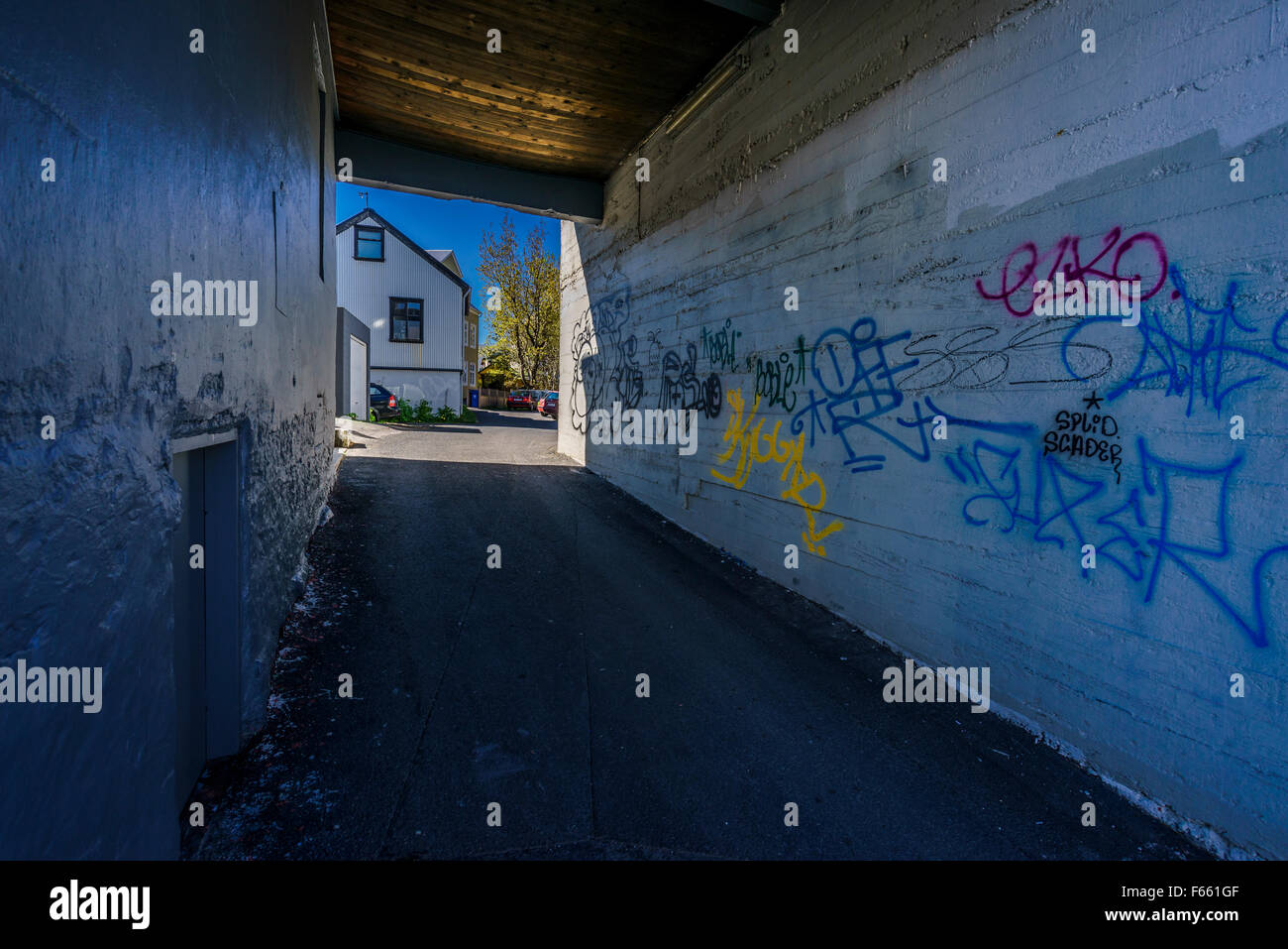 Graffiti writing on walls hi-res stock photography and images - Alamy