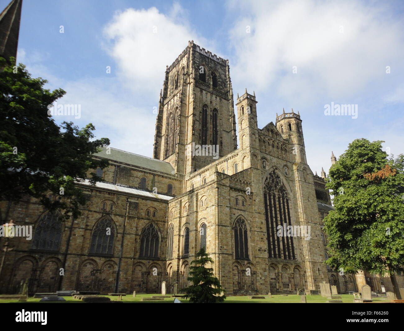 Durham cathedral exterior hi-res stock photography and images - Alamy
