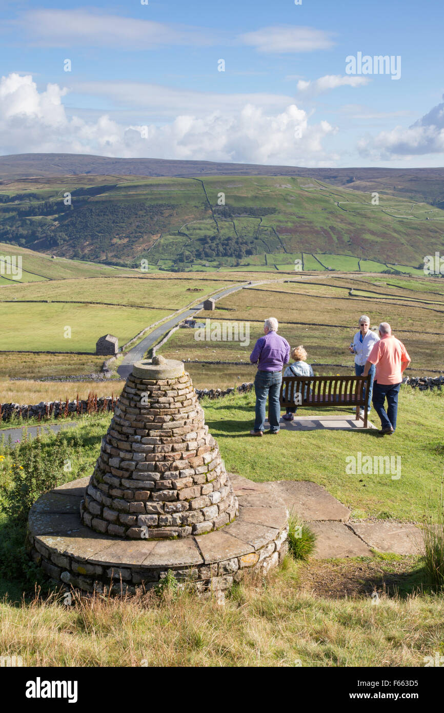 A view over Swaledale from the Buttertubs Pass, Yorkshire Dales ...