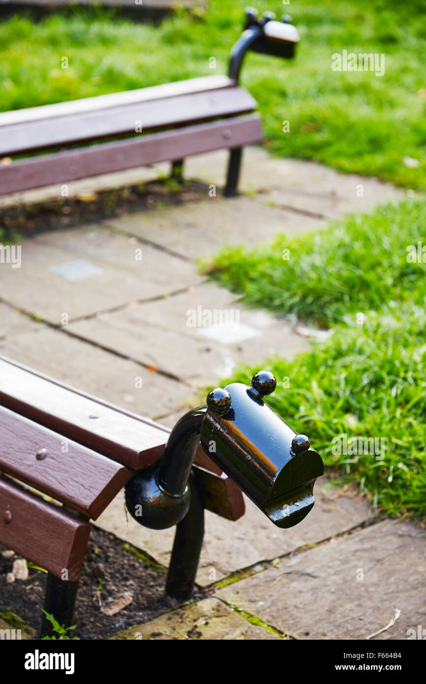 Decorative park bench with ends that resemble a dog Stock Photo - Alamy