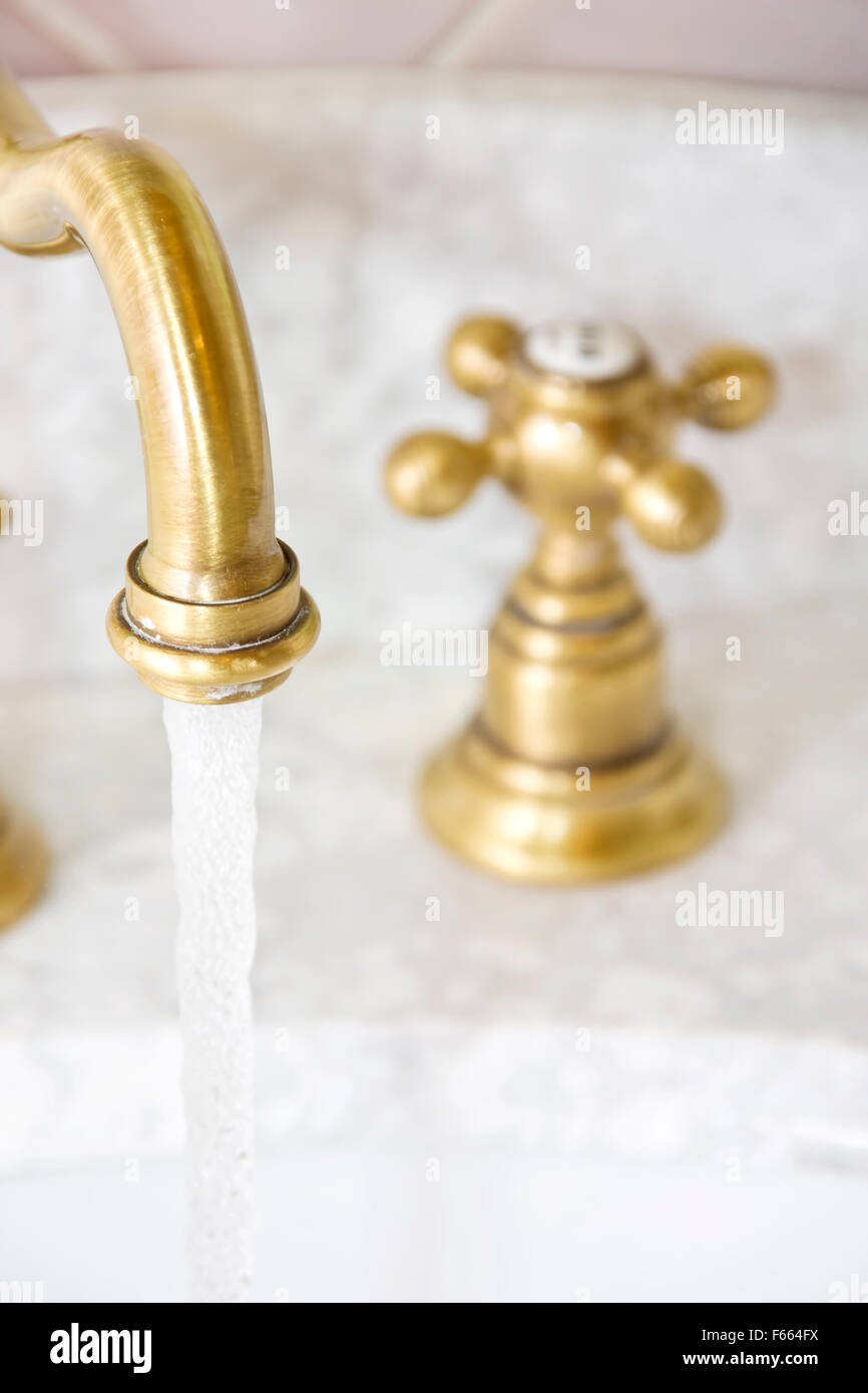 Gold fixture hi-res stock photography and images - Alamy