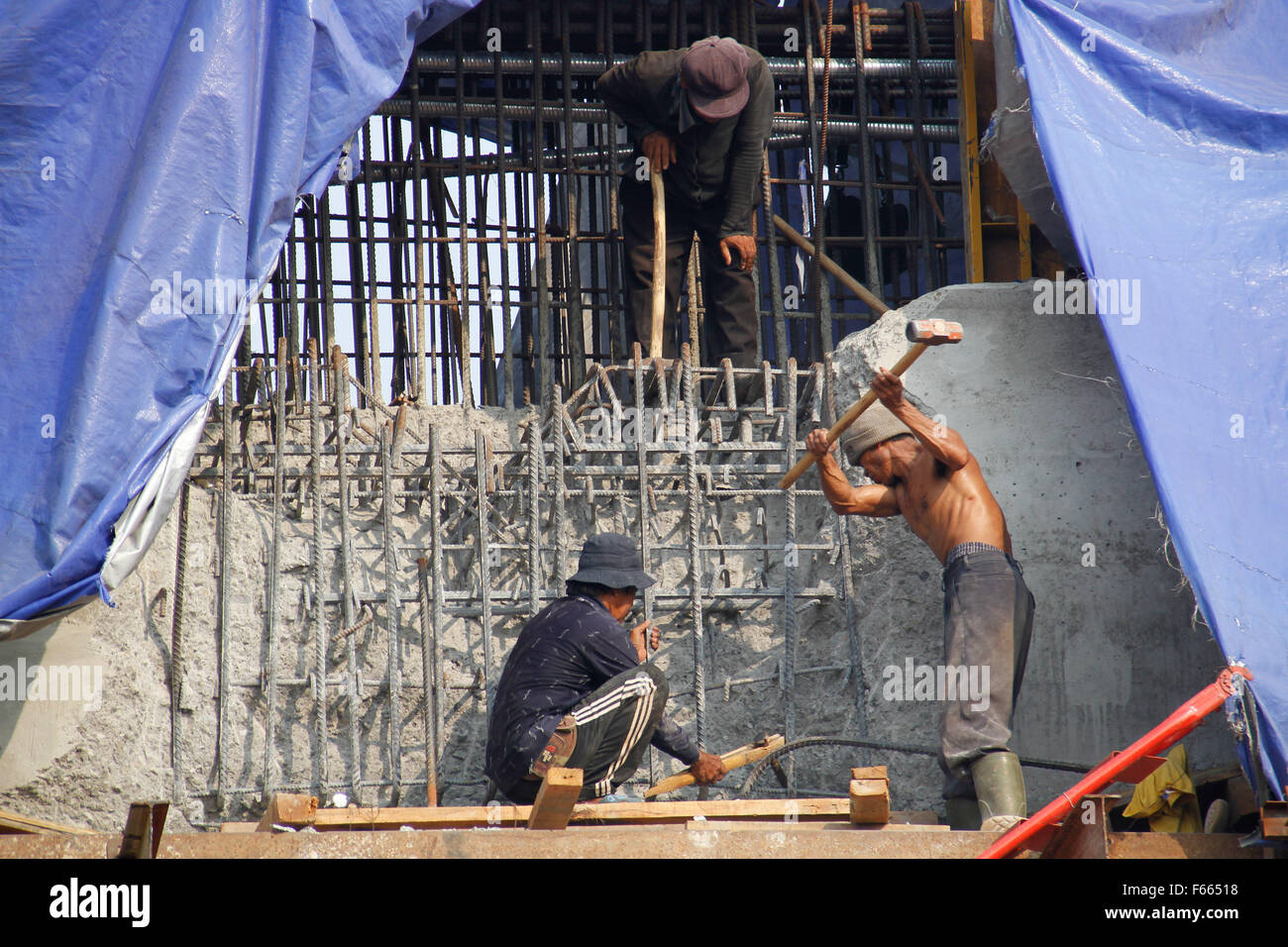 Jakarta, Indonesia. 12th Nov, 2015. Workers stand on top of a new ...
