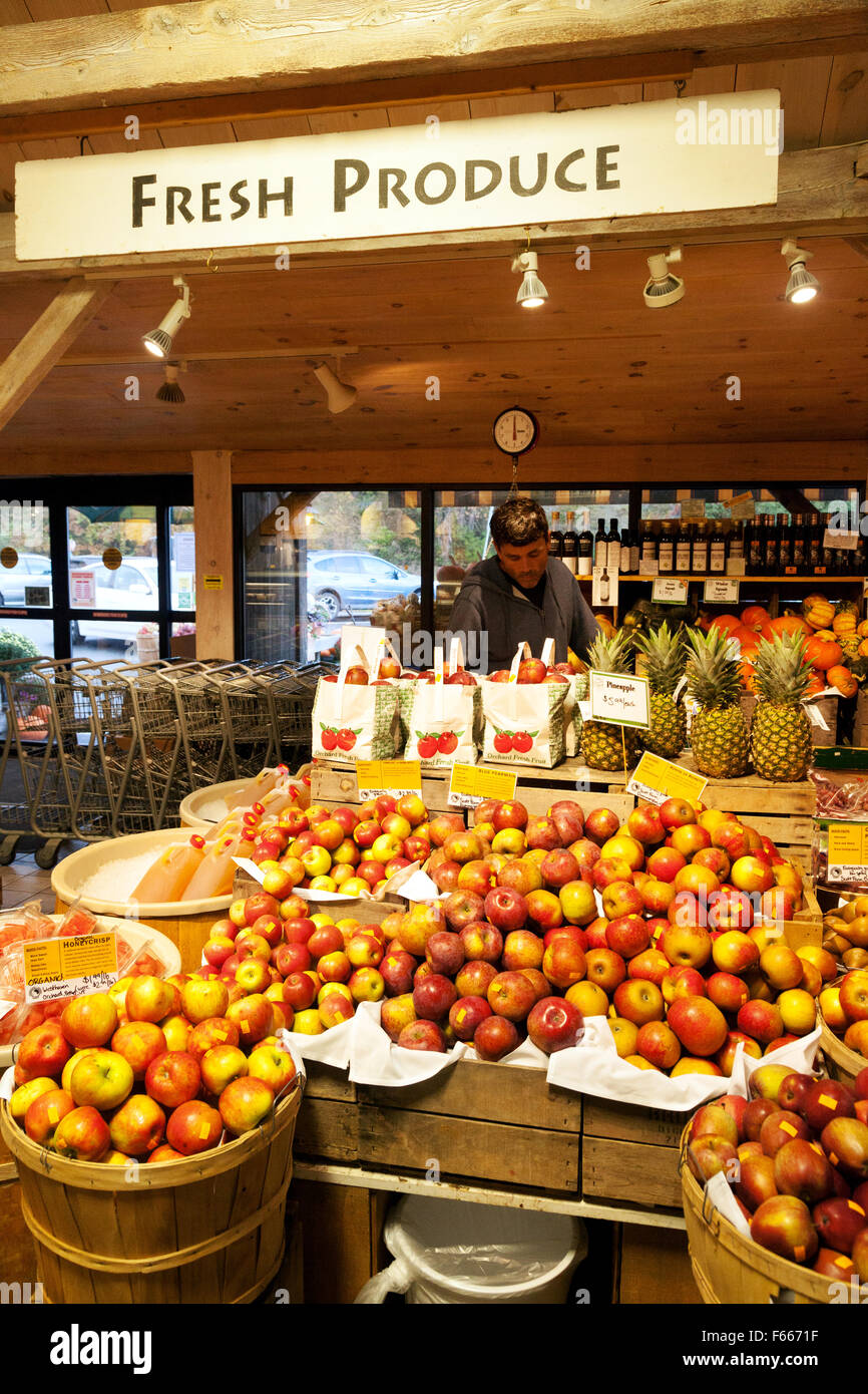 Grocery store interior hi-res stock photography and images - Alamy
