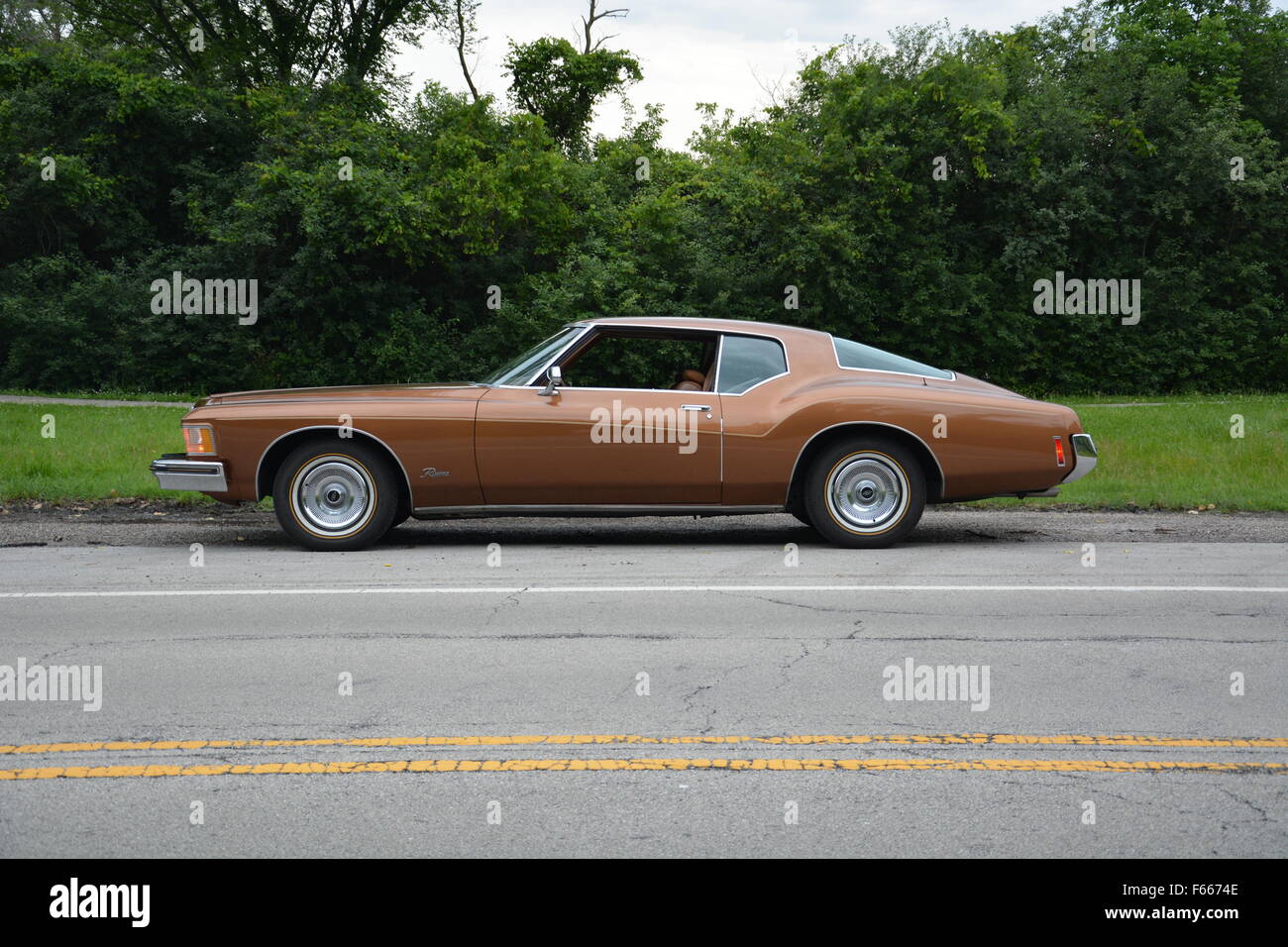 1973 Buick Riviera Side View Stock Photo - Alamy