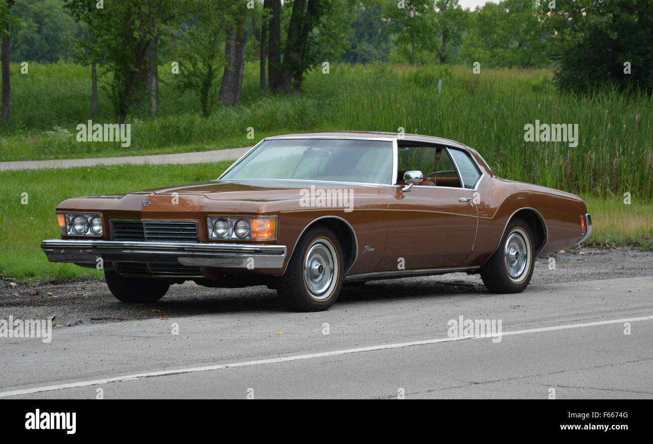 Front profile back view hi-res stock photography and images - Alamy