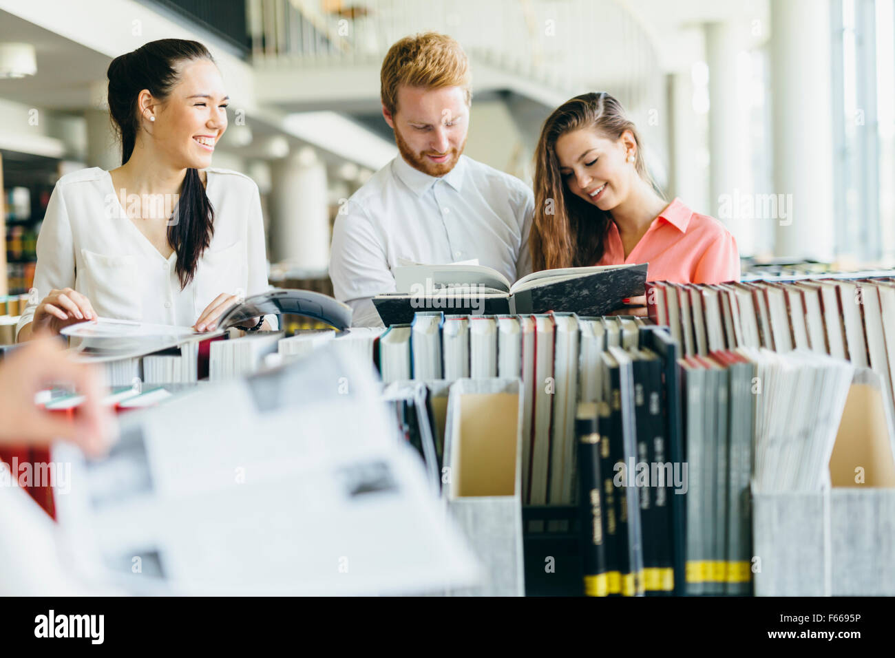 School library hi-res stock photography and images - Alamy