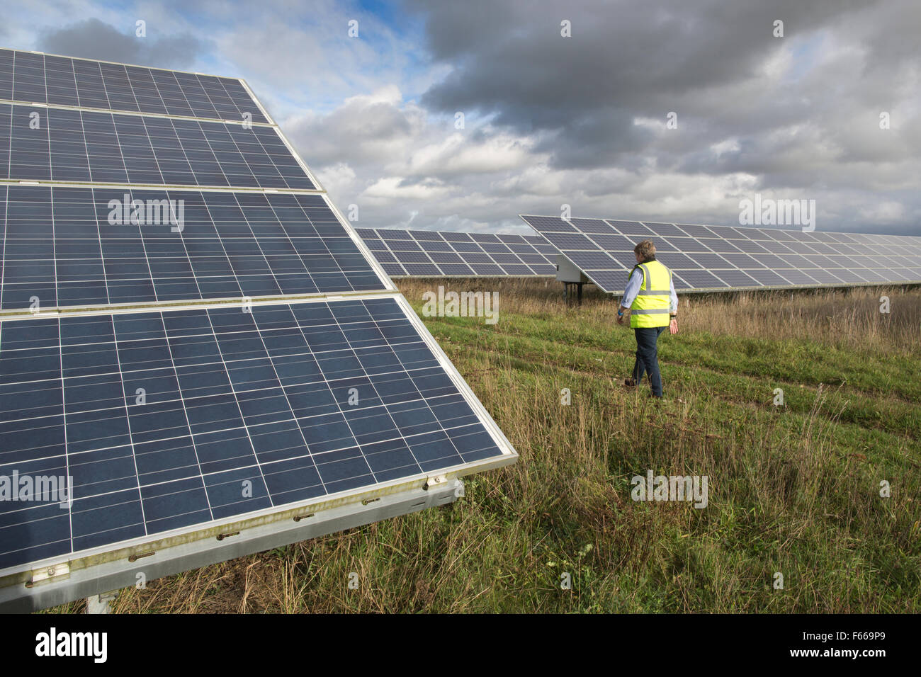 Westmill Solar and Wind Turbine community energy project, on the ...