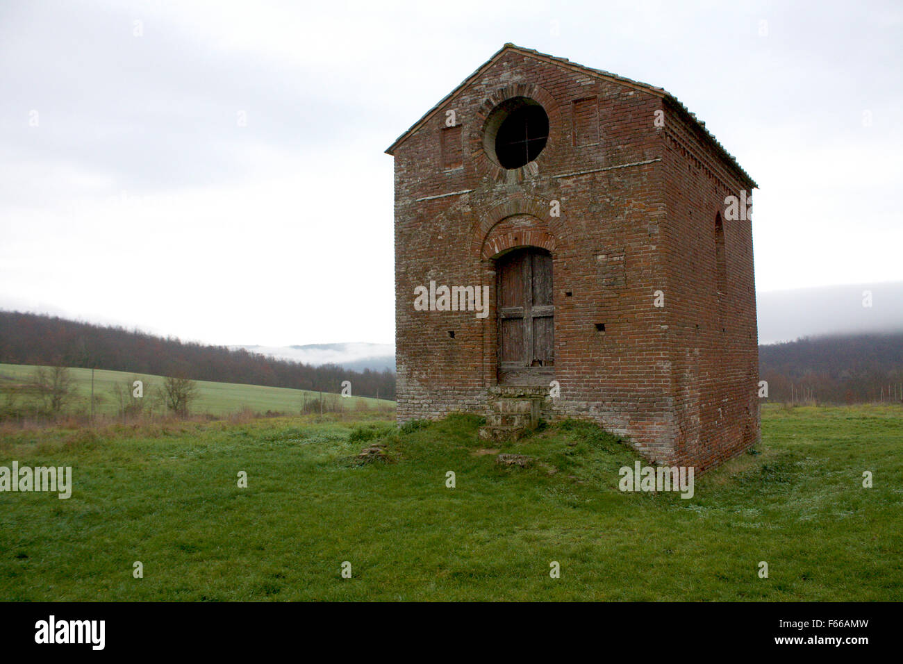 Small brick cottage hi-res stock photography and images - Alamy