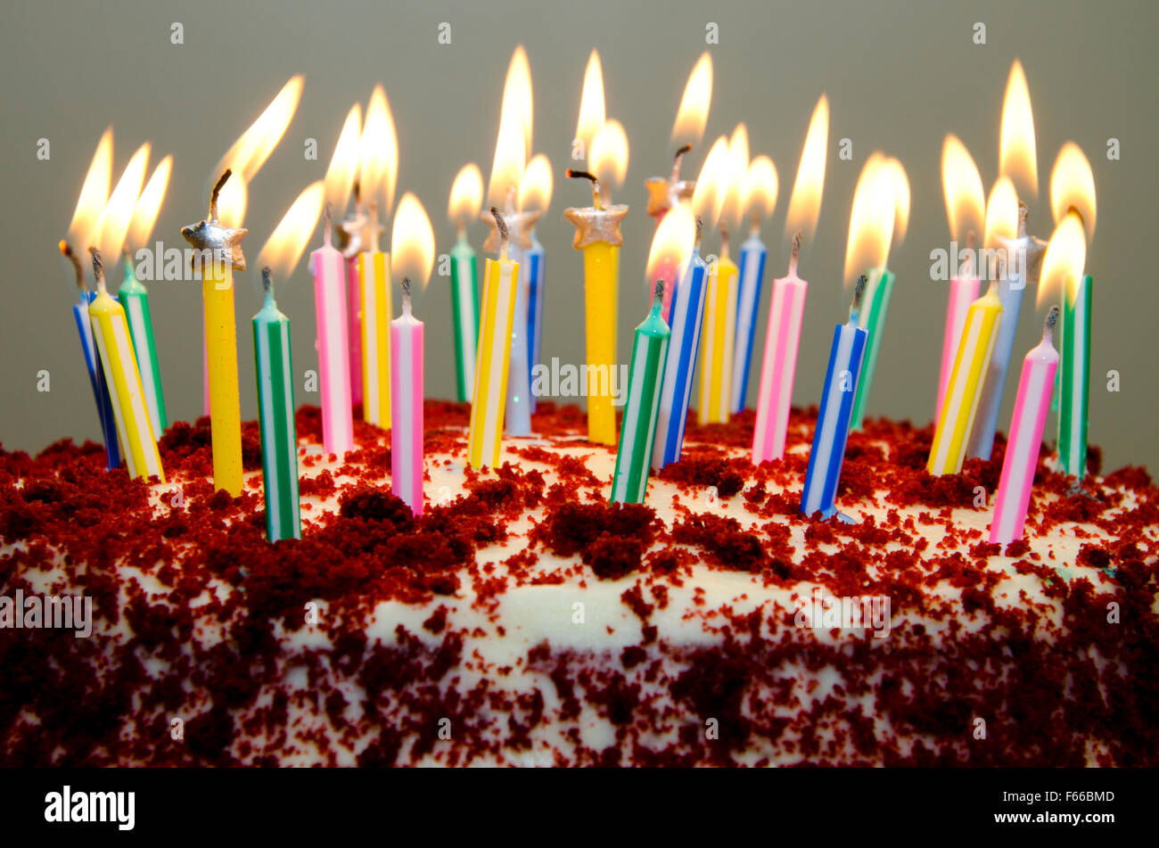 Red velvet cake hi-res stock photography and images - Alamy