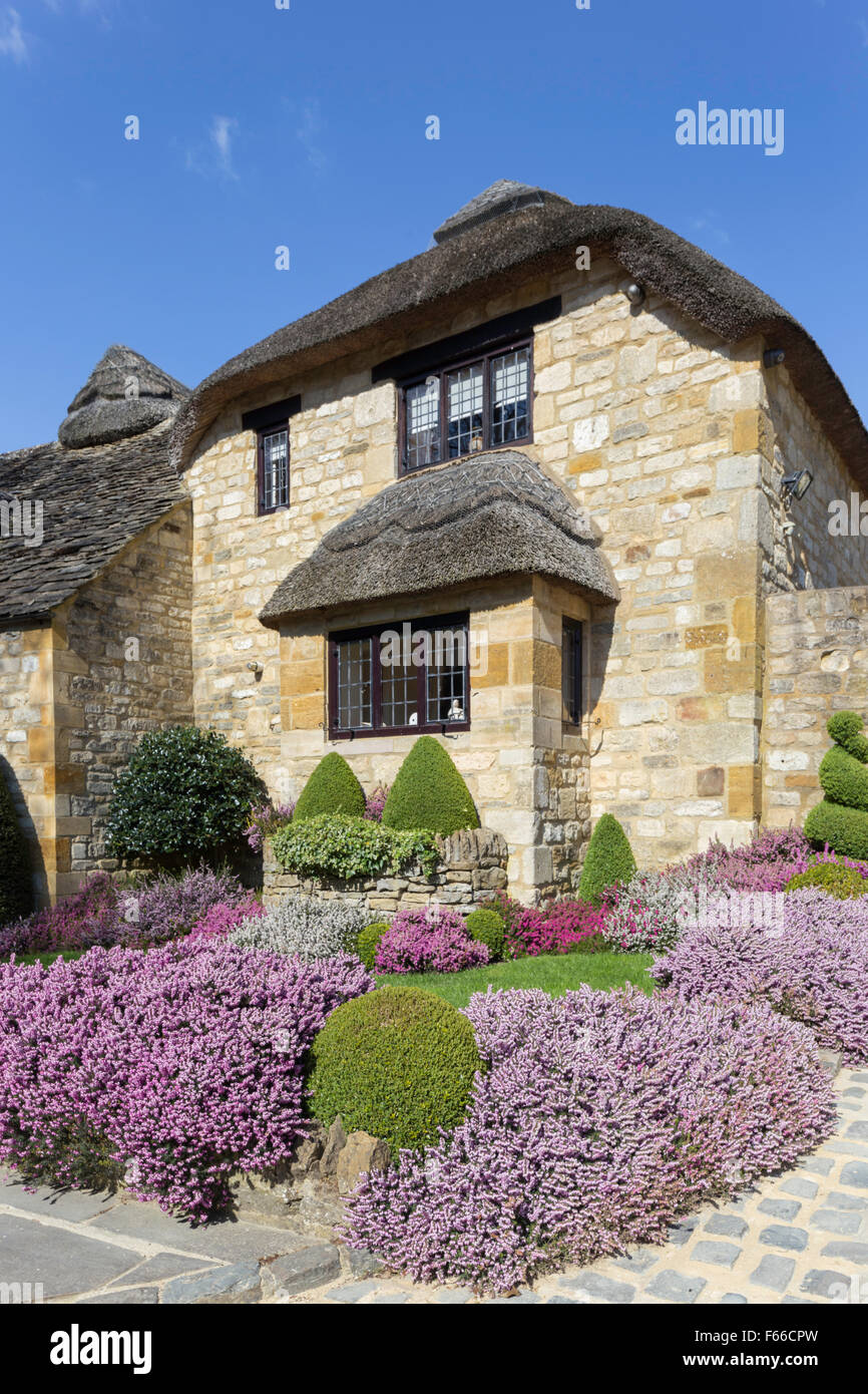 Uk new build cottage hi-res stock photography and images - Alamy