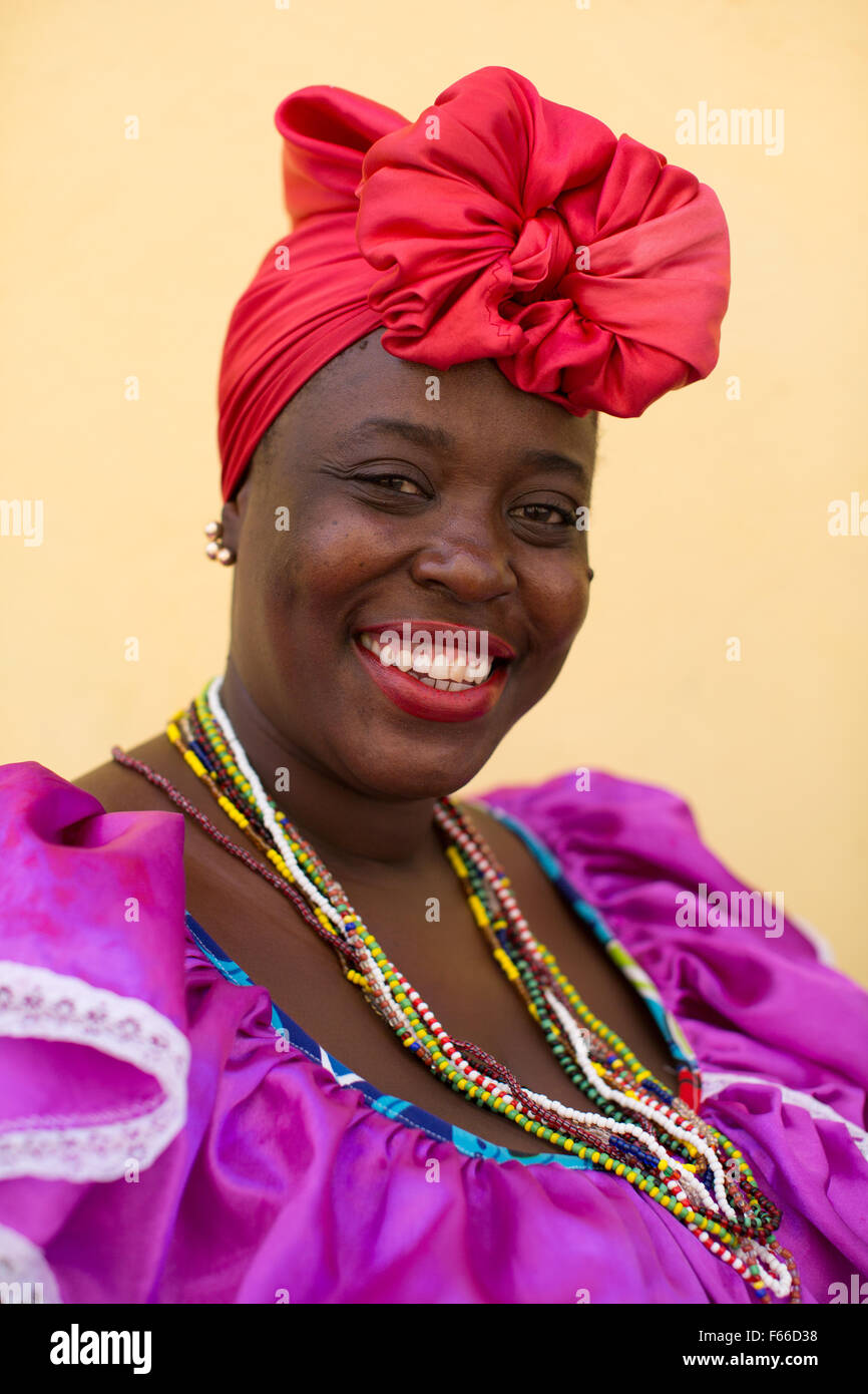 Beautiful cuban woman in havana hi-res stock photography and images - Alamy