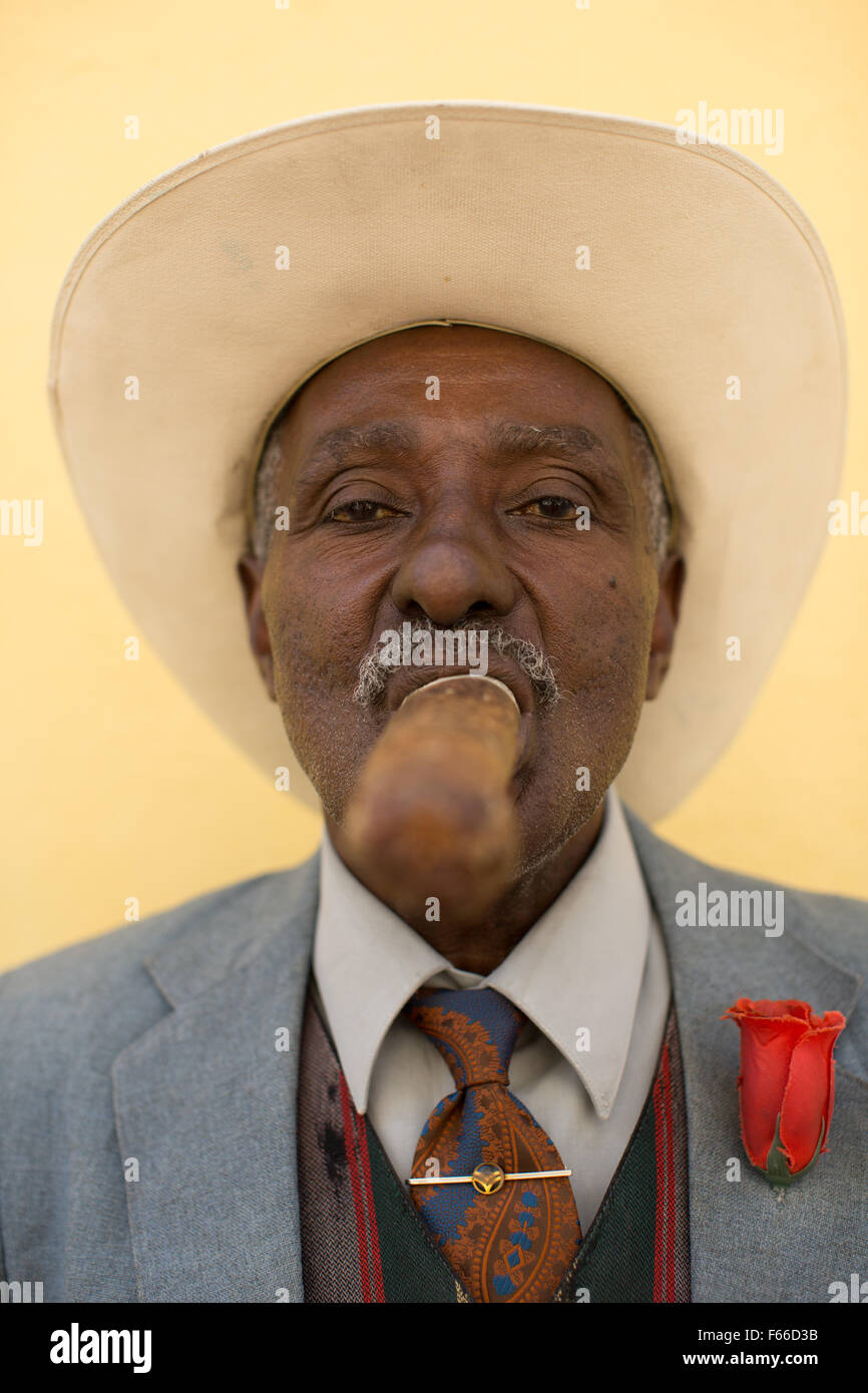 Giant cigar hi-res stock photography and images - Alamy