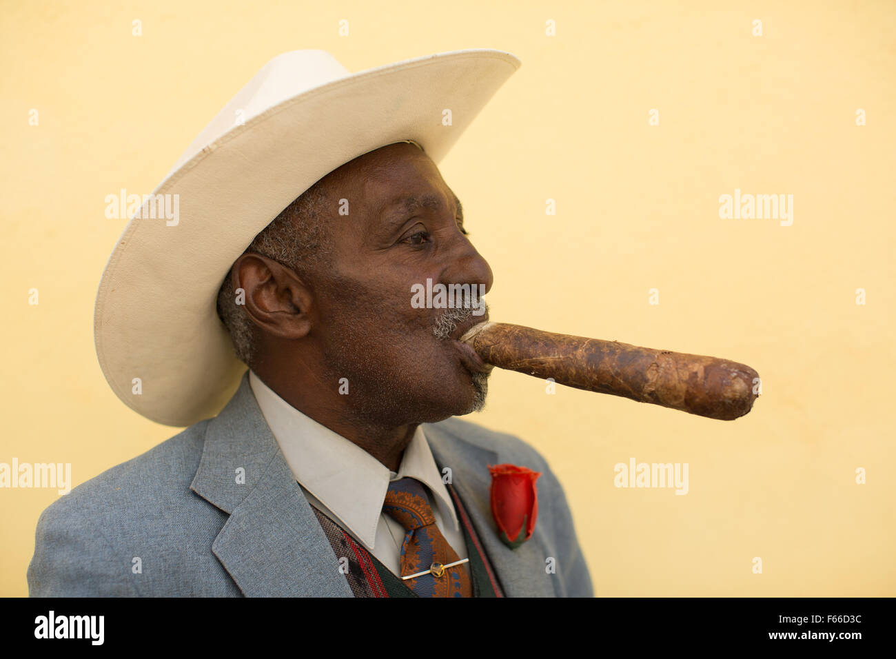 Man with giant cigar, Havana, Cuba Stock Photo - Alamy
