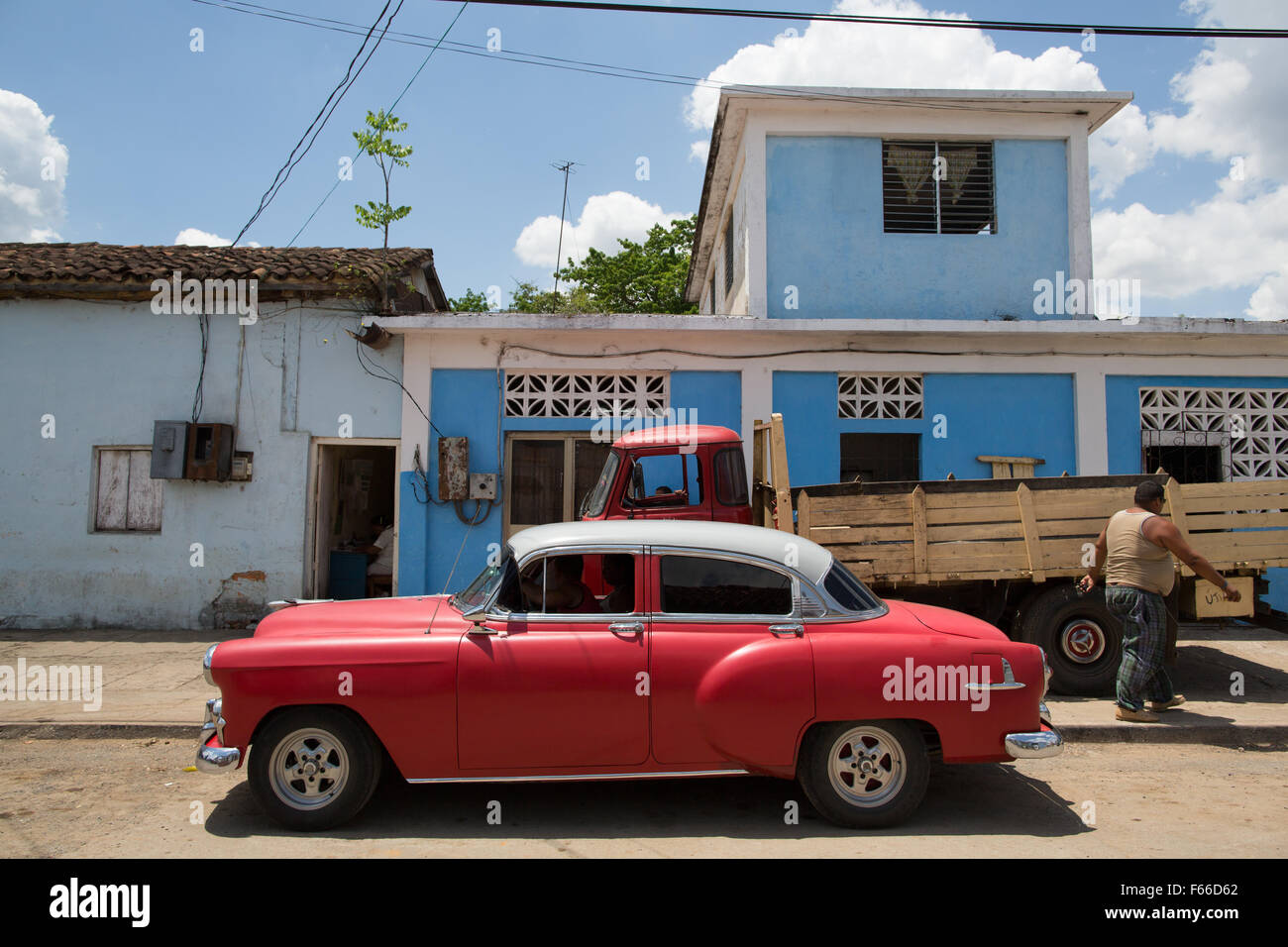 Classic American cars in Cuba Stock Photo - Alamy