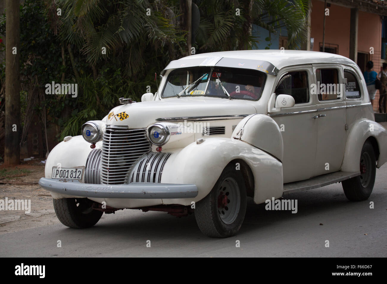 Classic American cars in Cuba Stock Photo - Alamy