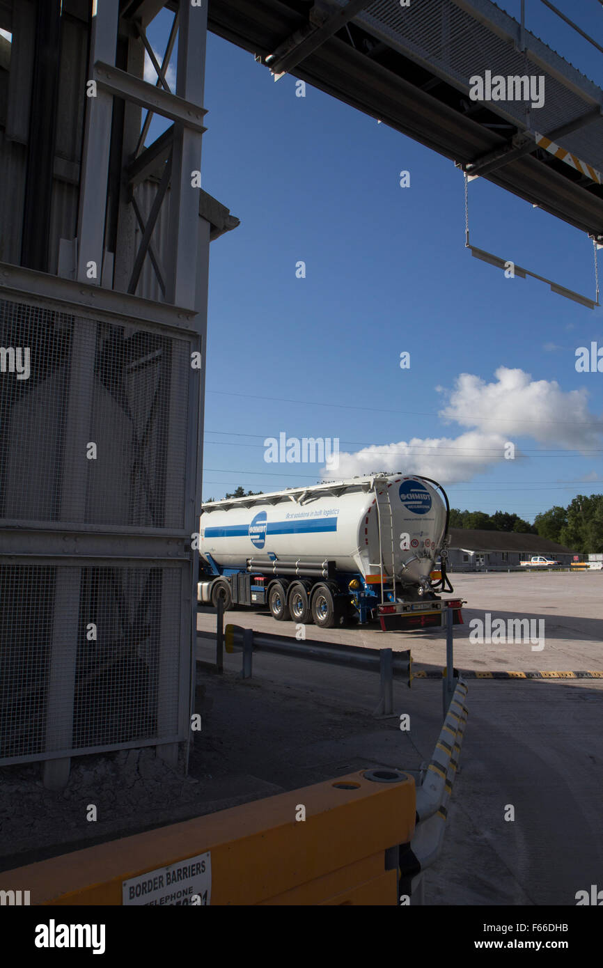A bulk powder tanker loaded with ball clay leaving a loading point to ...