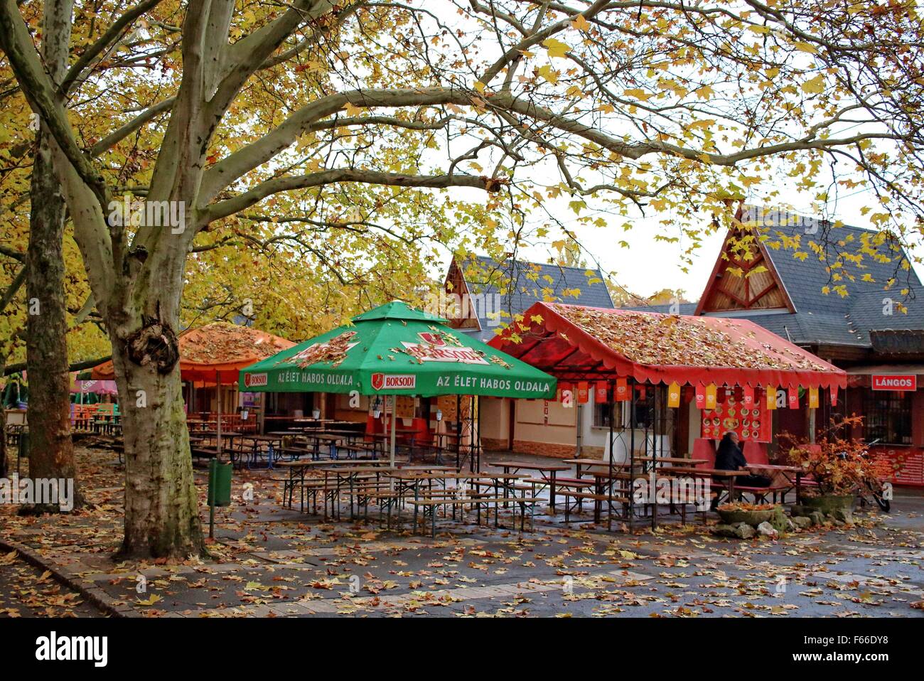 Almost empty restaurant hi-res stock photography and images - Alamy