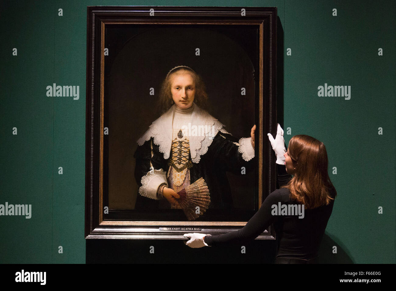 Queen’s gallery at buckingham palace hi-res stock photography and ...