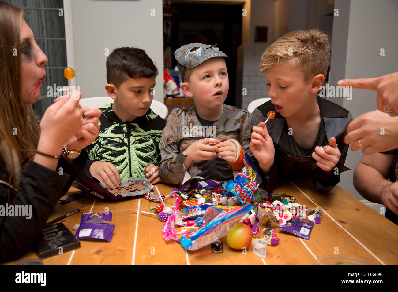 Pops out her dress hi-res stock photography and images - Alamy