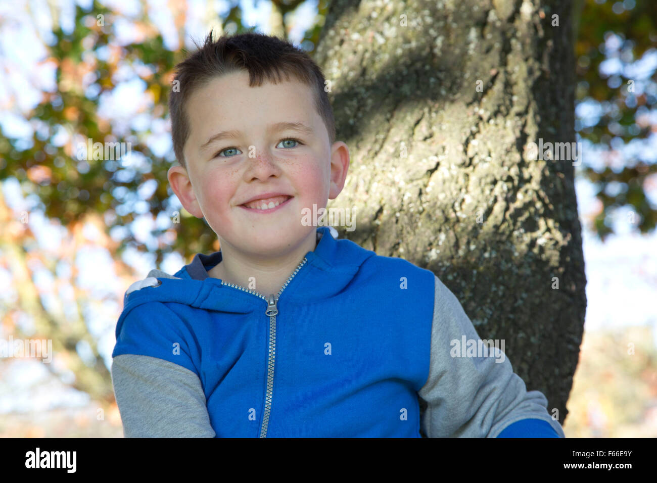 boy smiling portrait outdoors Stock Photo - Alamy