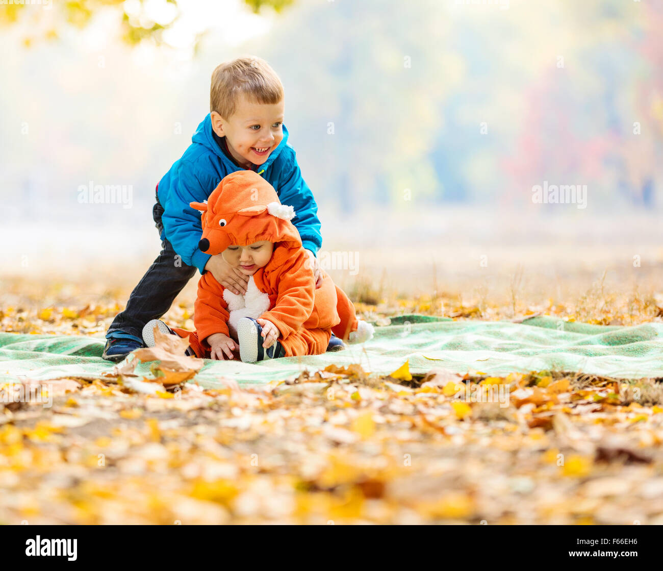 Child hugging infant siblings hi-res stock photography and images - Alamy