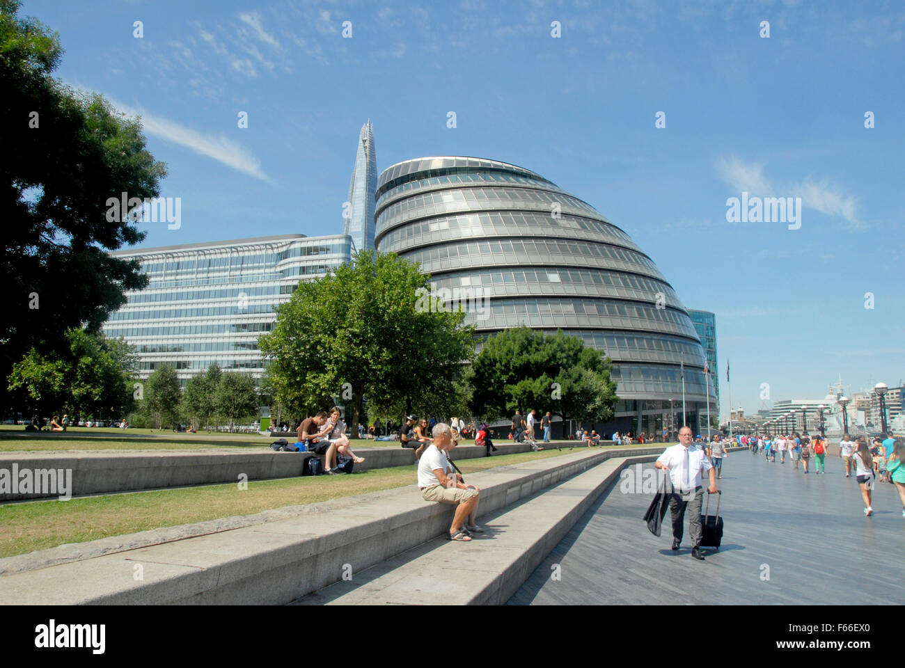 City hall the queens walk london se1 2aa hi-res stock photography and ...