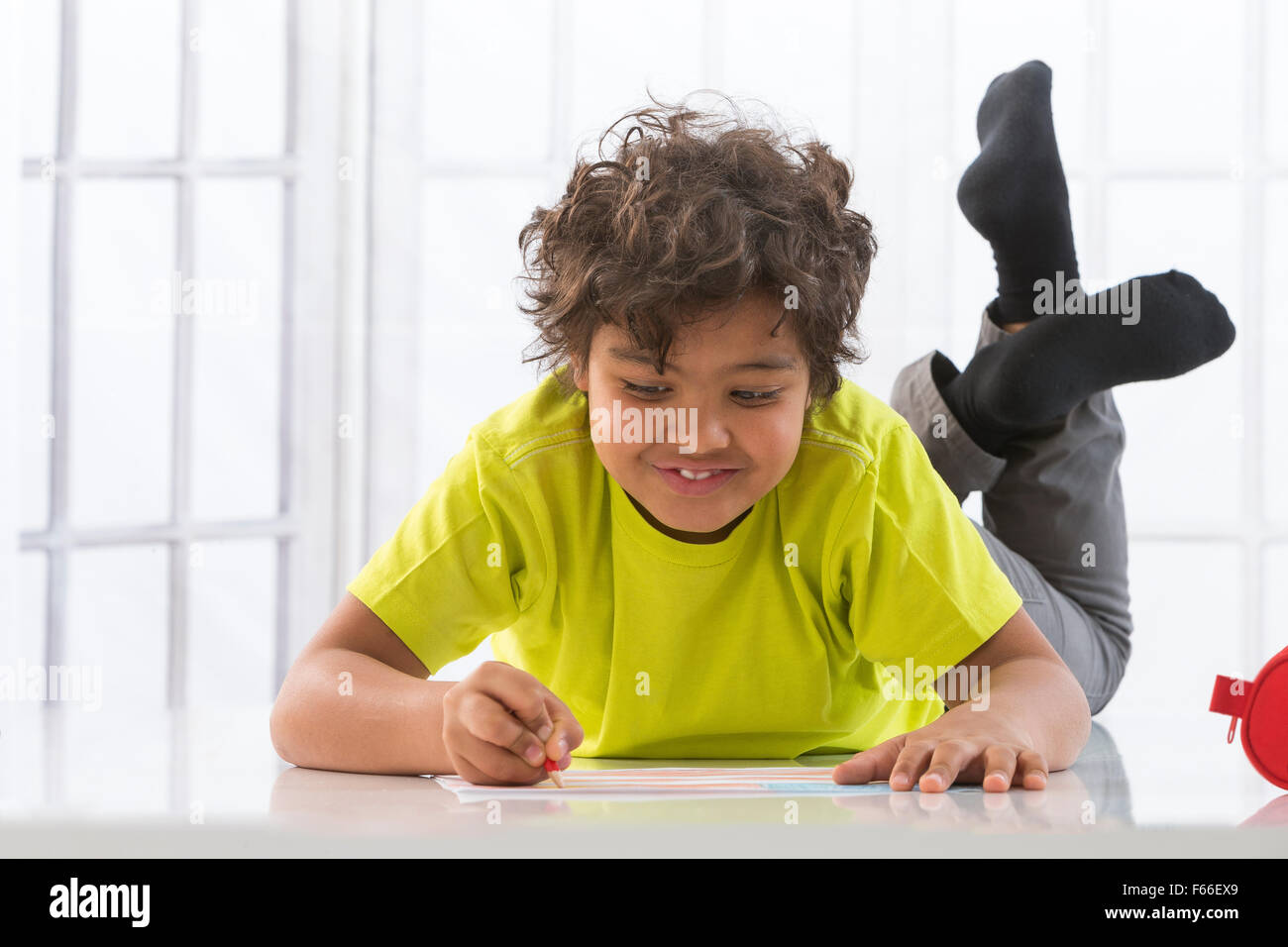 Young boy drawing Stock Photo - Alamy