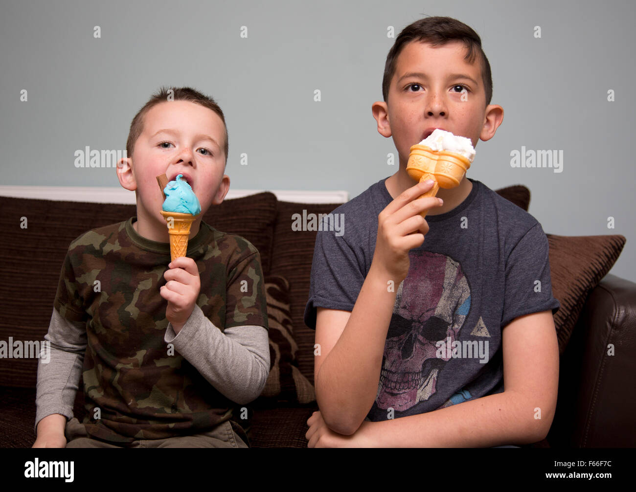 Children eating ice cream Stock Photo - Alamy