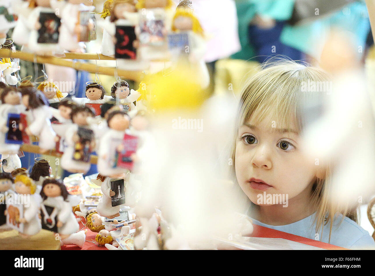 Napa, CA, USA. 7th Nov, 2015. Amelia Ritchie looks at angel ornaments ...