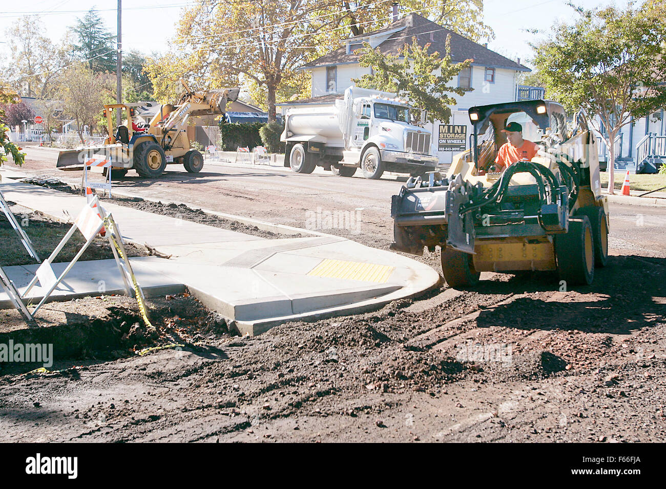 Napa, CA, USA. 10th Nov, 2015. Crews were working at Georgia and H ...