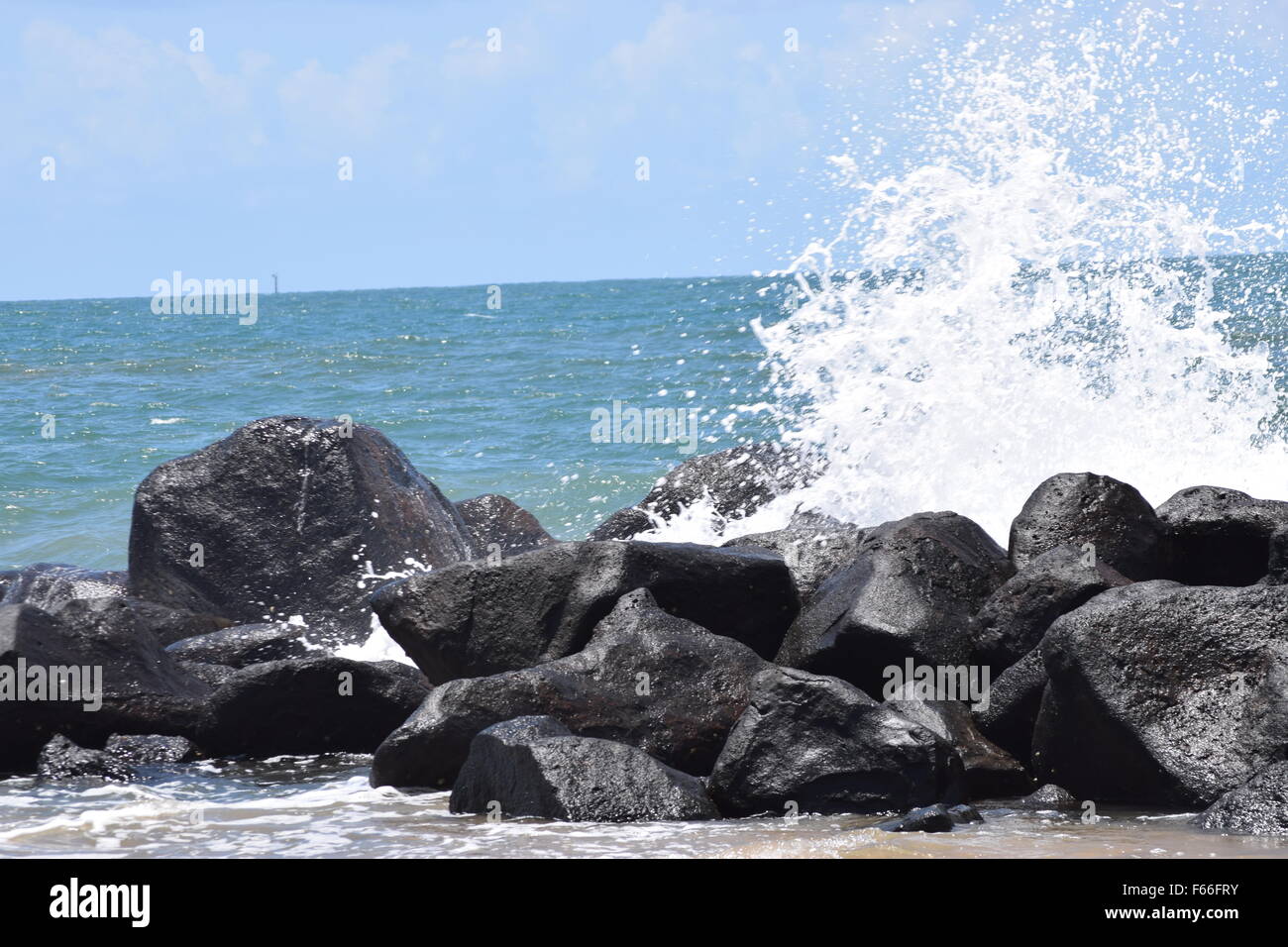 Crashing water hits rocks hi-res stock photography and images - Alamy