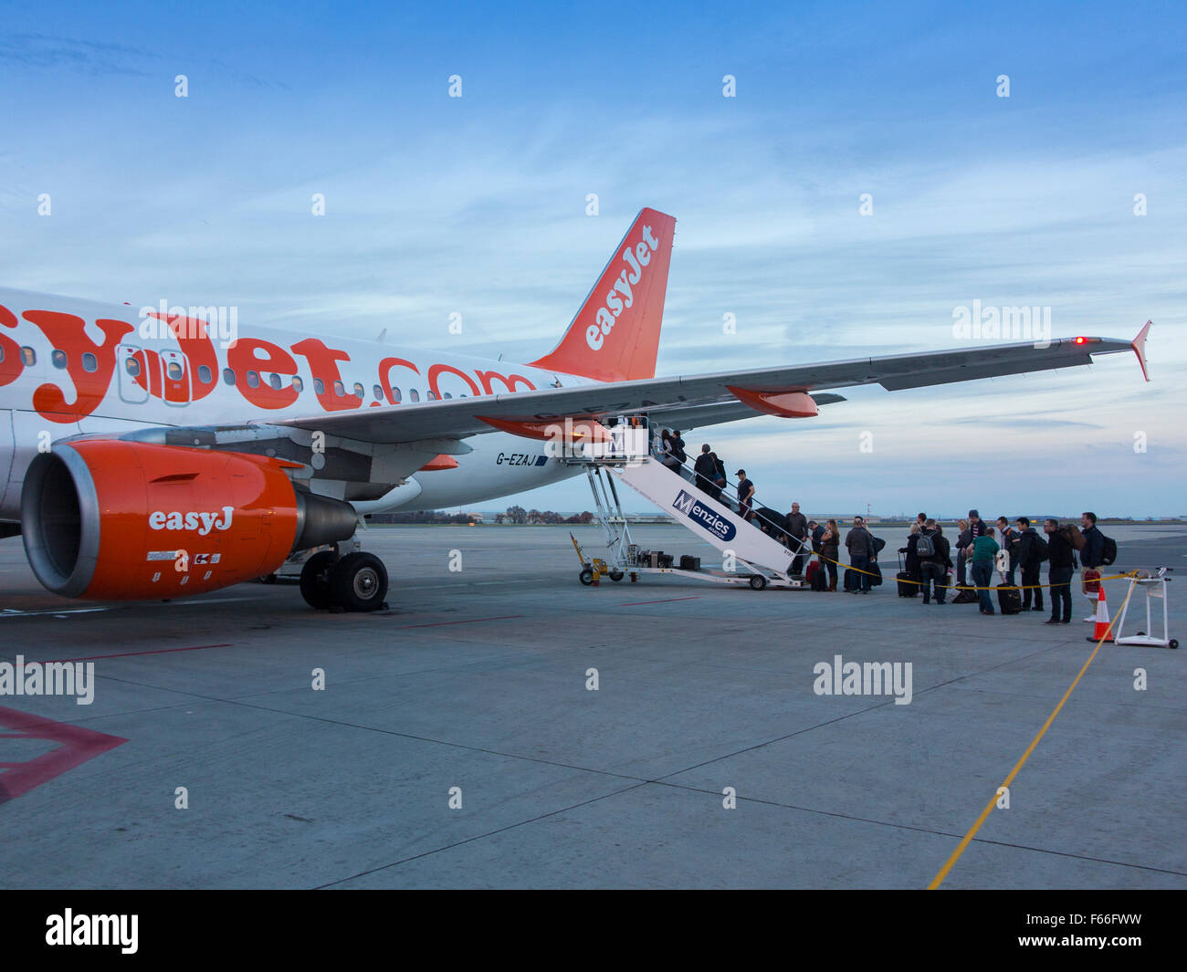 Easyjet plane at Prague airport Stock Photo - Alamy