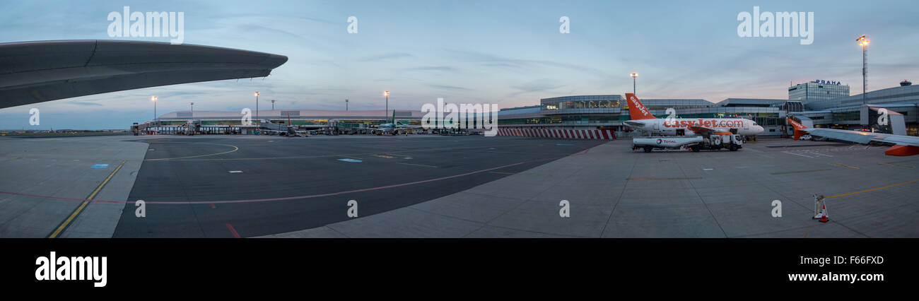 Easyjet planes at Prague airport Stock Photo - Alamy
