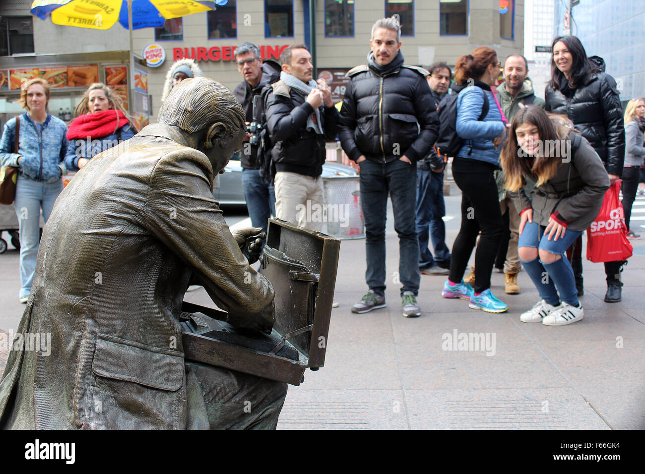 Black granite reflecting pool hi-res stock photography and images - Alamy