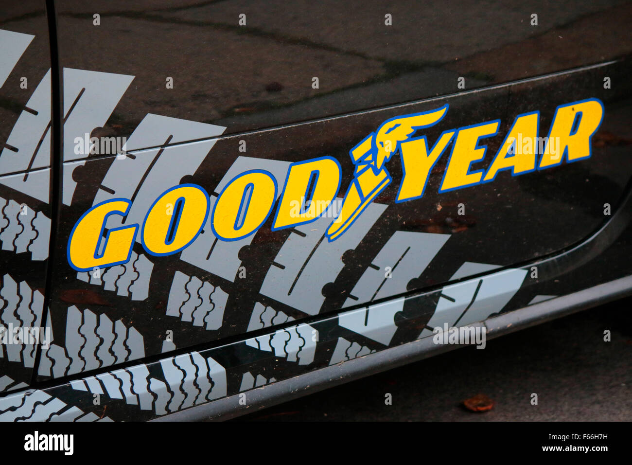 Goodyear logo hi-res stock photography and images - Alamy