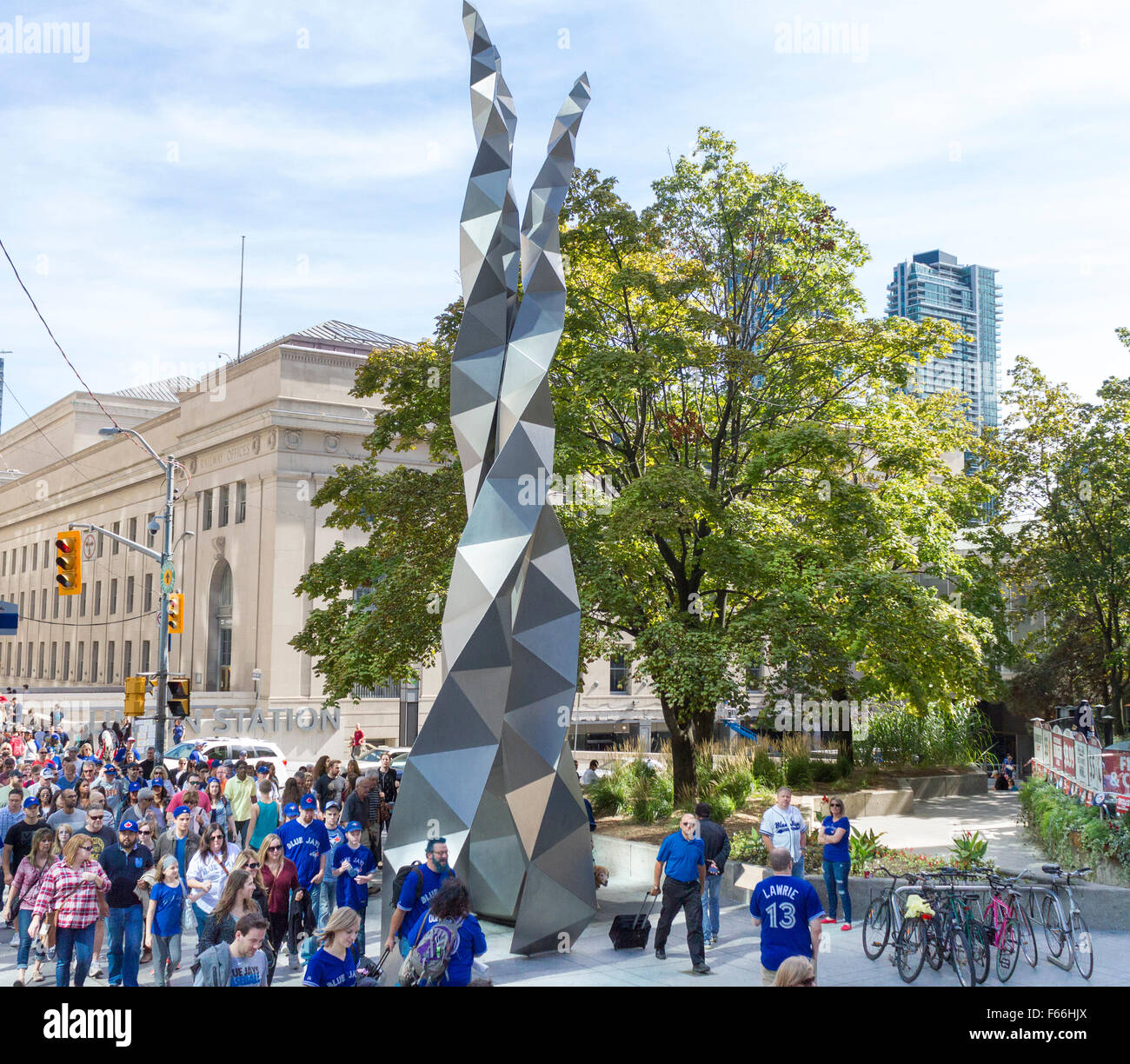 Toronto triad sculpture hi-res stock photography and images - Alamy