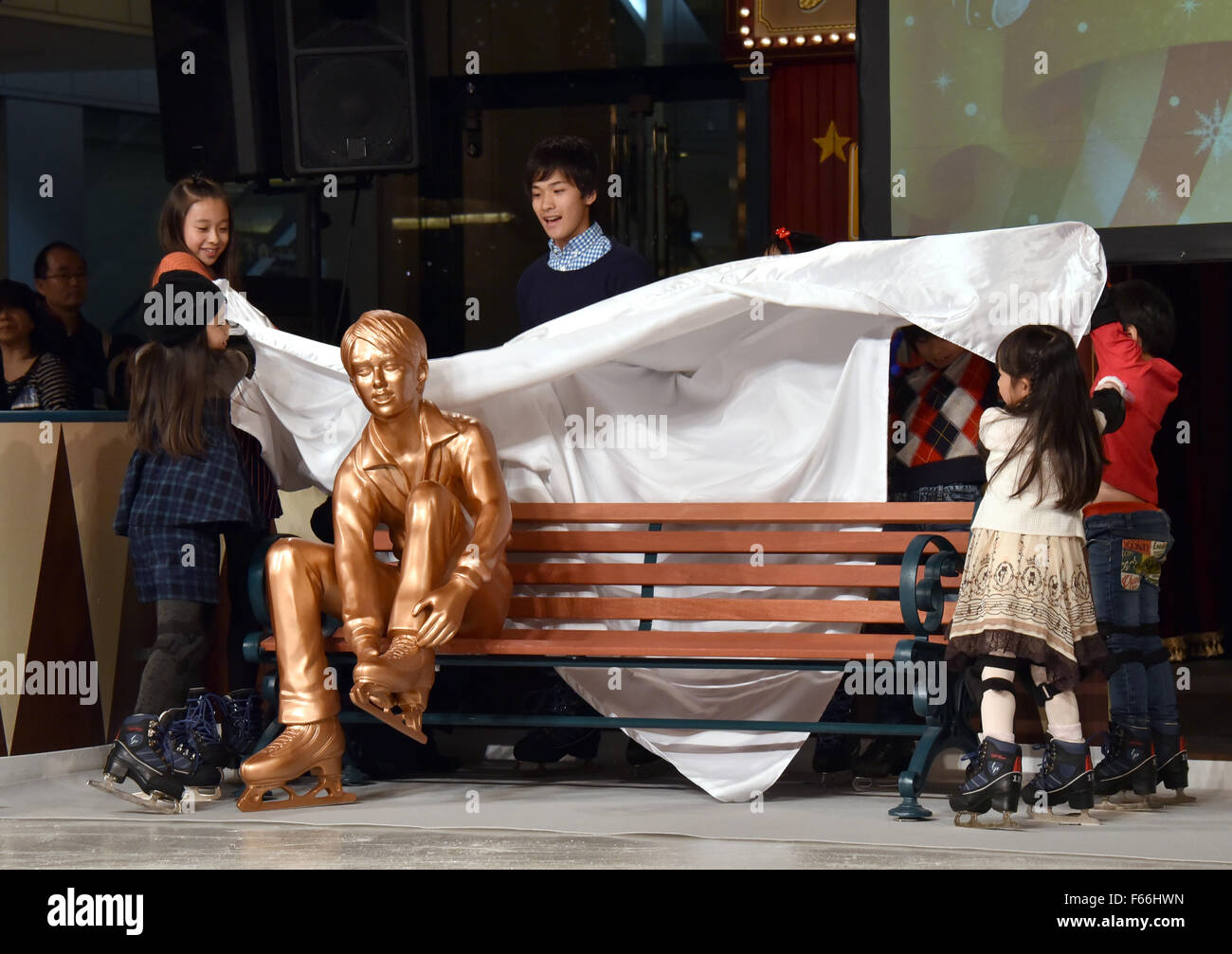 Ice skating rink tokyo hi-res stock photography and images - Alamy