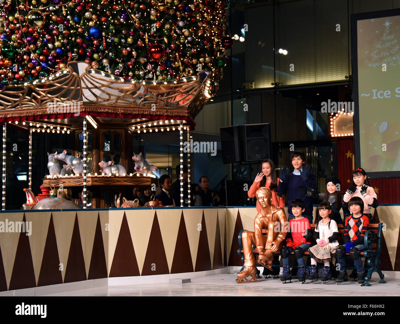 Ice skating rink tokyo hi-res stock photography and images - Alamy
