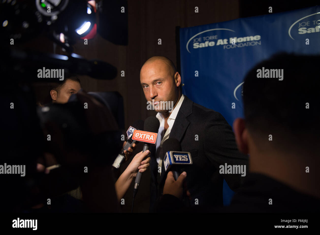 New York, NY, USA. 12th Nov, 2015. DEREK JETER speaks as he arrives to ...