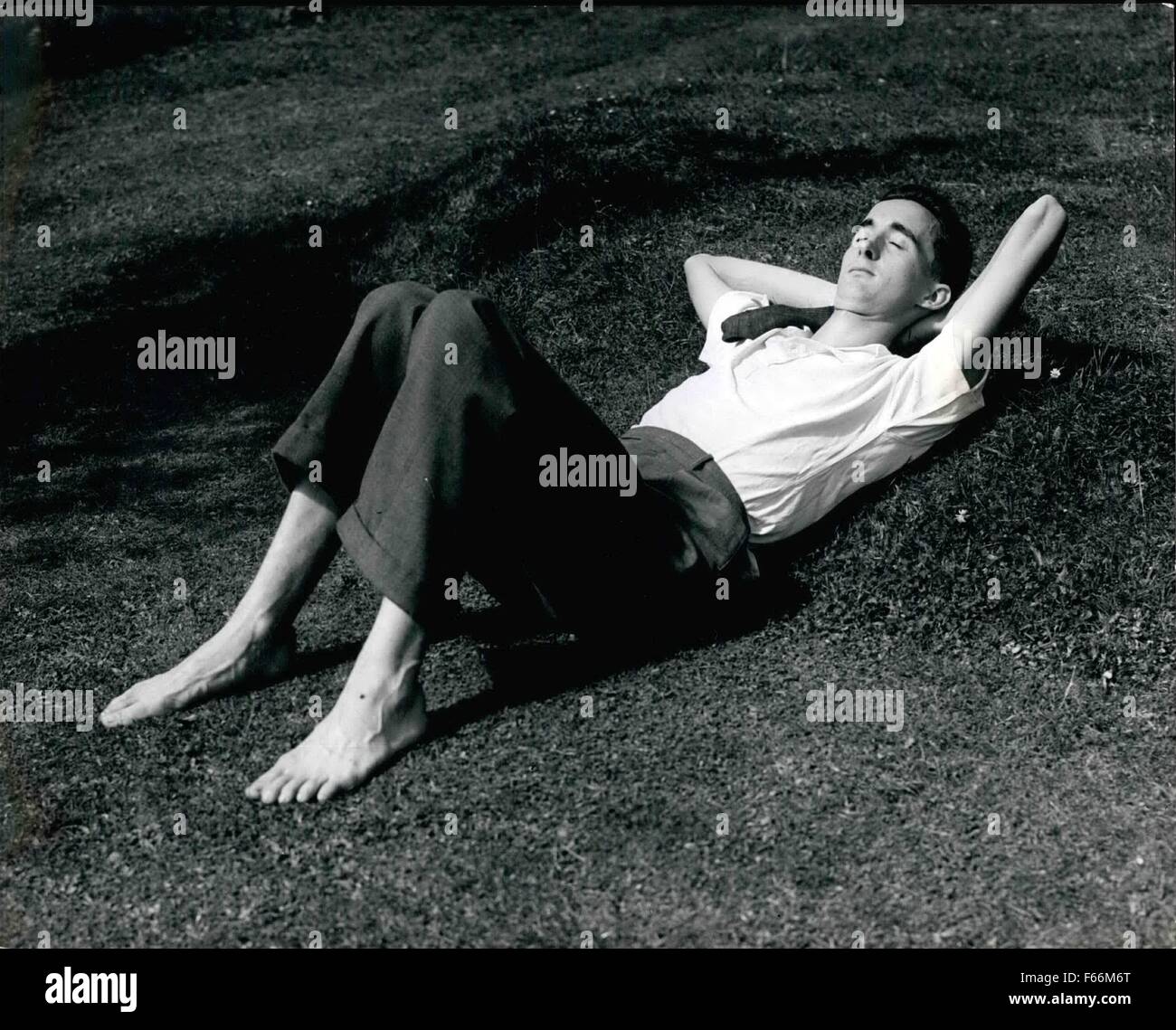 1960 - long-distance runner. A champion relaxes after victory: After ...